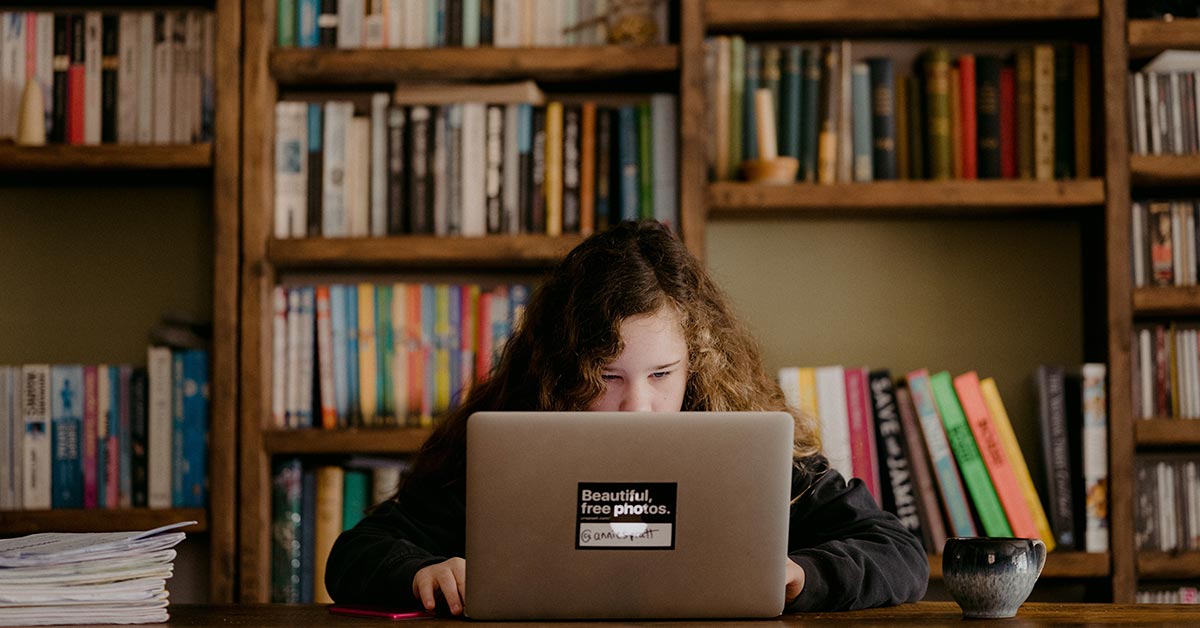 Can't Focus on Online Classes? Learn to Avoid Distractions | MentorWorks